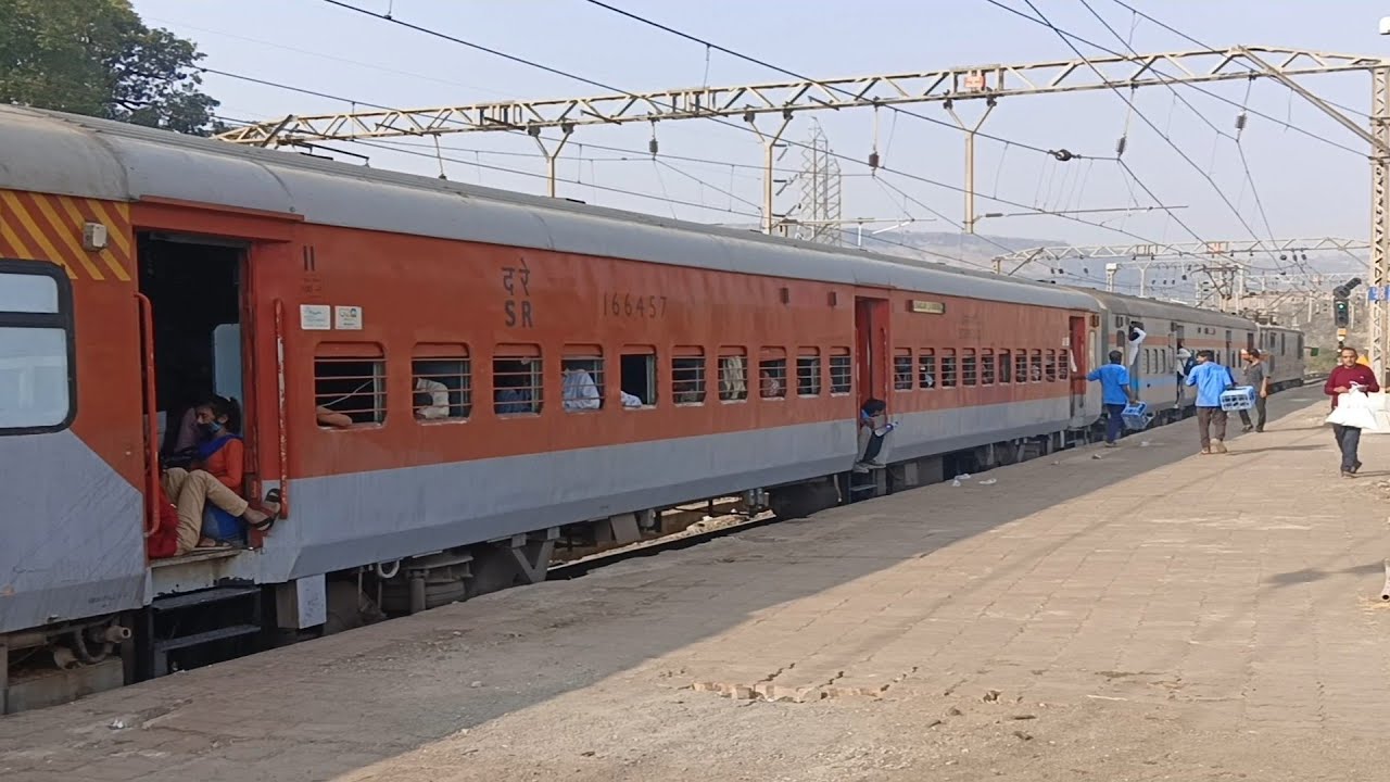 12617 Manglakshadweep Express Departing Kasara.#trainjourney #ytshorts ...