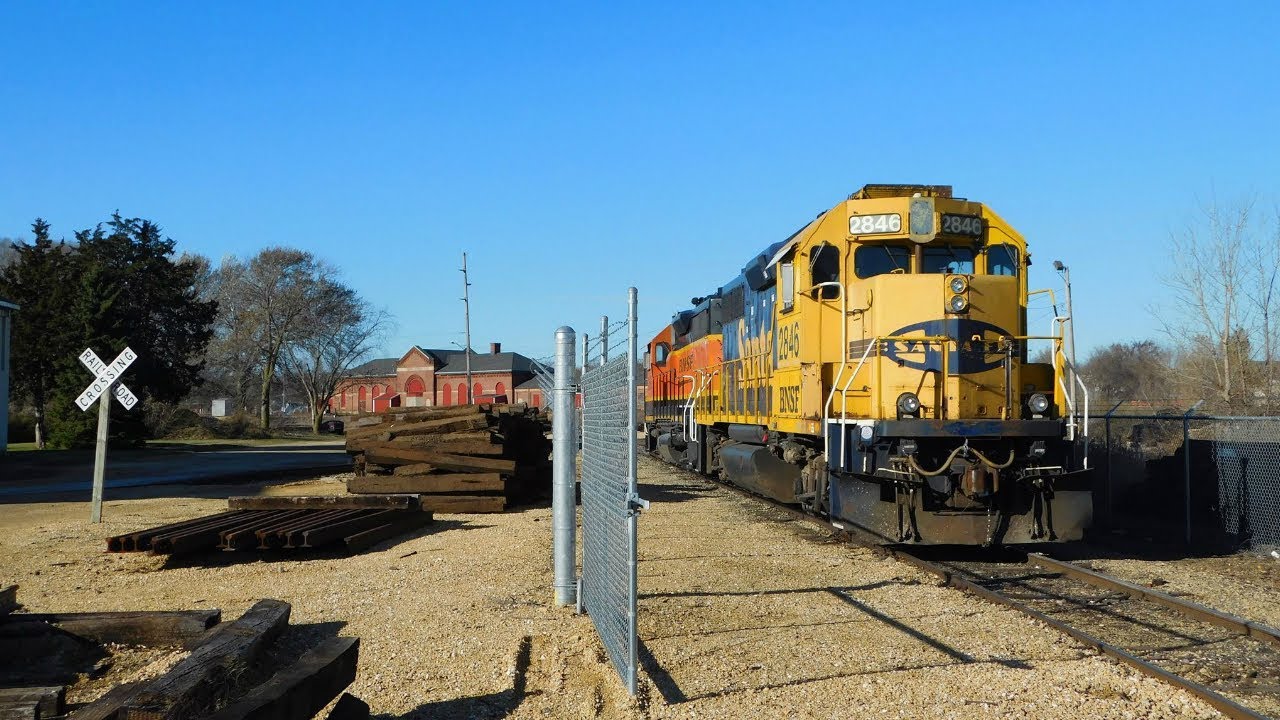 Railfanning the BNSF, CP, and UP in Clinton, Iowa - WITH BNSF 2846 ...