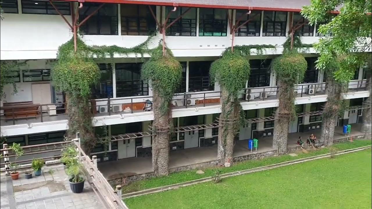 Suasana mahasiswa Teknik Informatika STEI-ITB angkatan 2021 ujian akhir ...