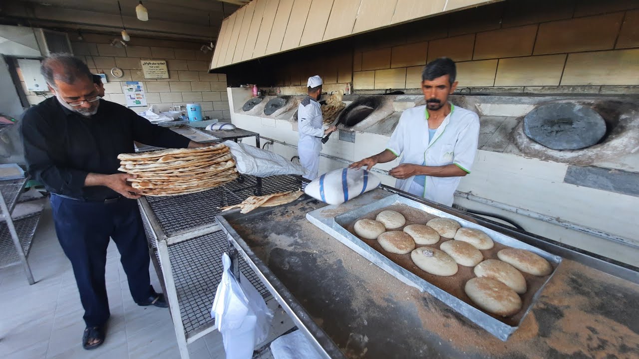 baking bread/Cooking Iraqi lavash bread in Iran/barbari bread1 - YouTube