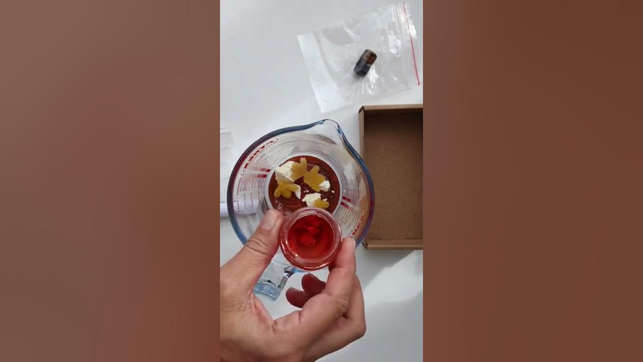 Стартов комплект за балсам за устни - как се прави натурален балсам ...