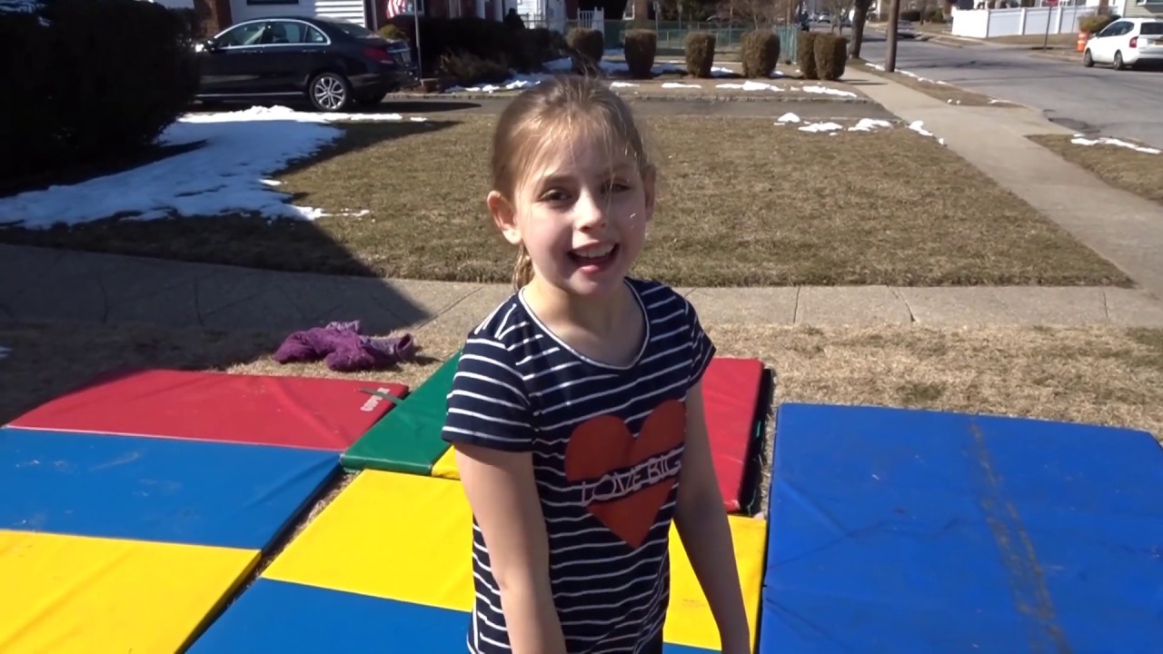 GOOD LEG VS. BAD LEG GYMNASTICS CHALLENGE! - YouTube
