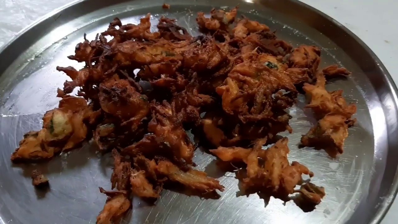 Crispy onion and betel leaf pakodi / thamalapaku pakoda - YouTube