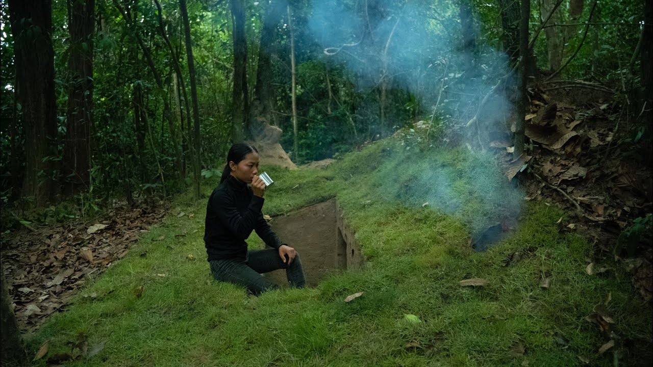 GIRL LIVING OFF GRID, BUILD FULLY EQUIPED DUGOUT UNDERGROUND SHELTER ...