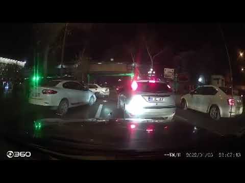 Ankara Trafik& Kızılay istikametinden makas atarak gelen beyaz fluence 2 araç çarpıyor