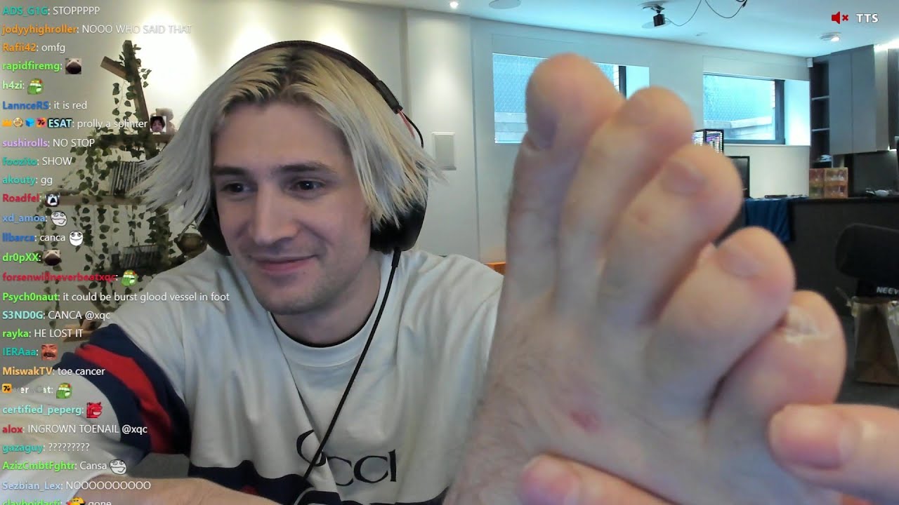 xQc ate his toenails so much that they won't grow - YouTube