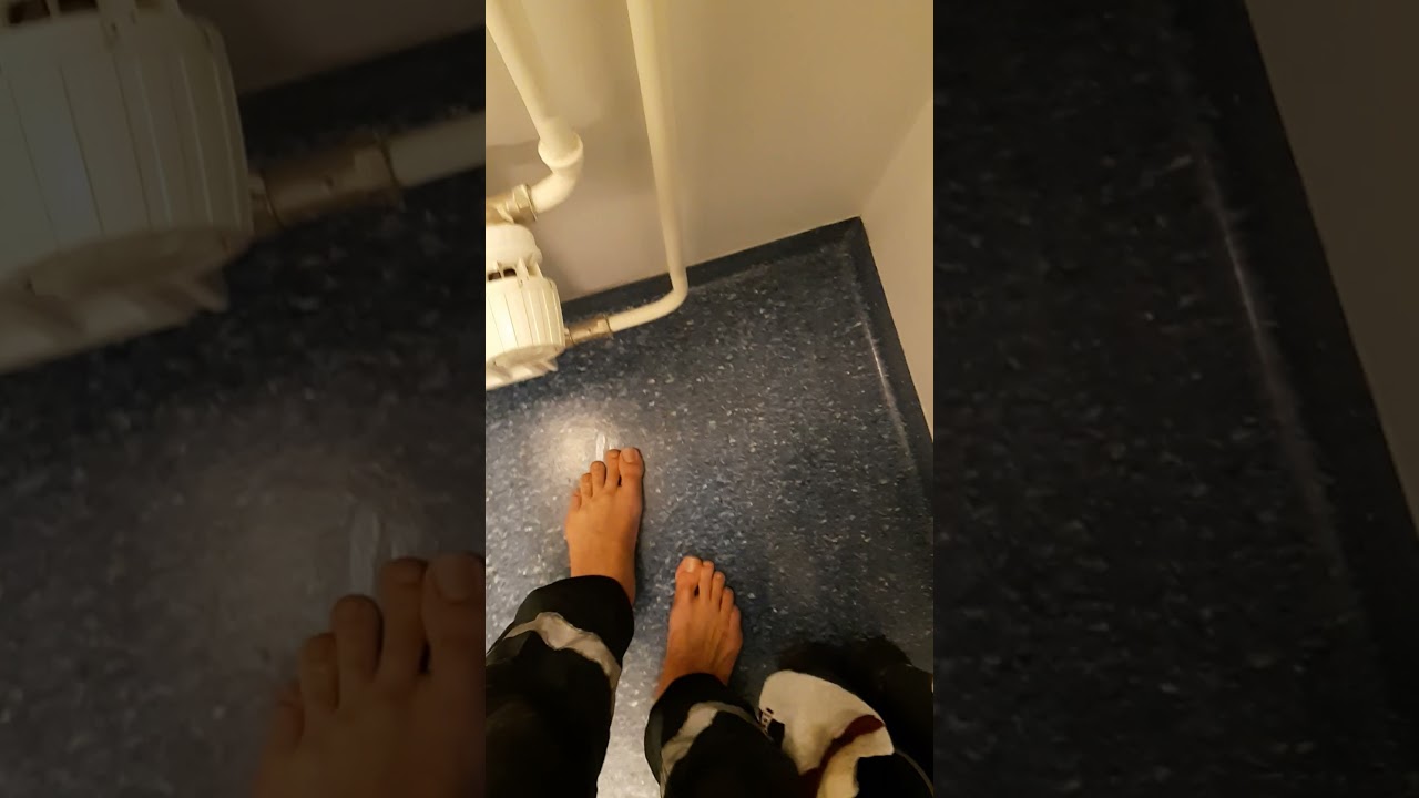 barefoot public toilet - YouTube