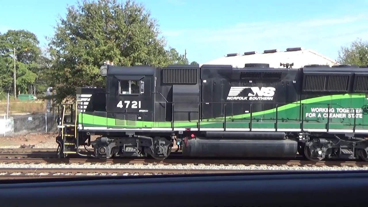 Pacing NS GP33ECO 4721 leading GE04 through East Point, GA 11/7/18 - YouTube