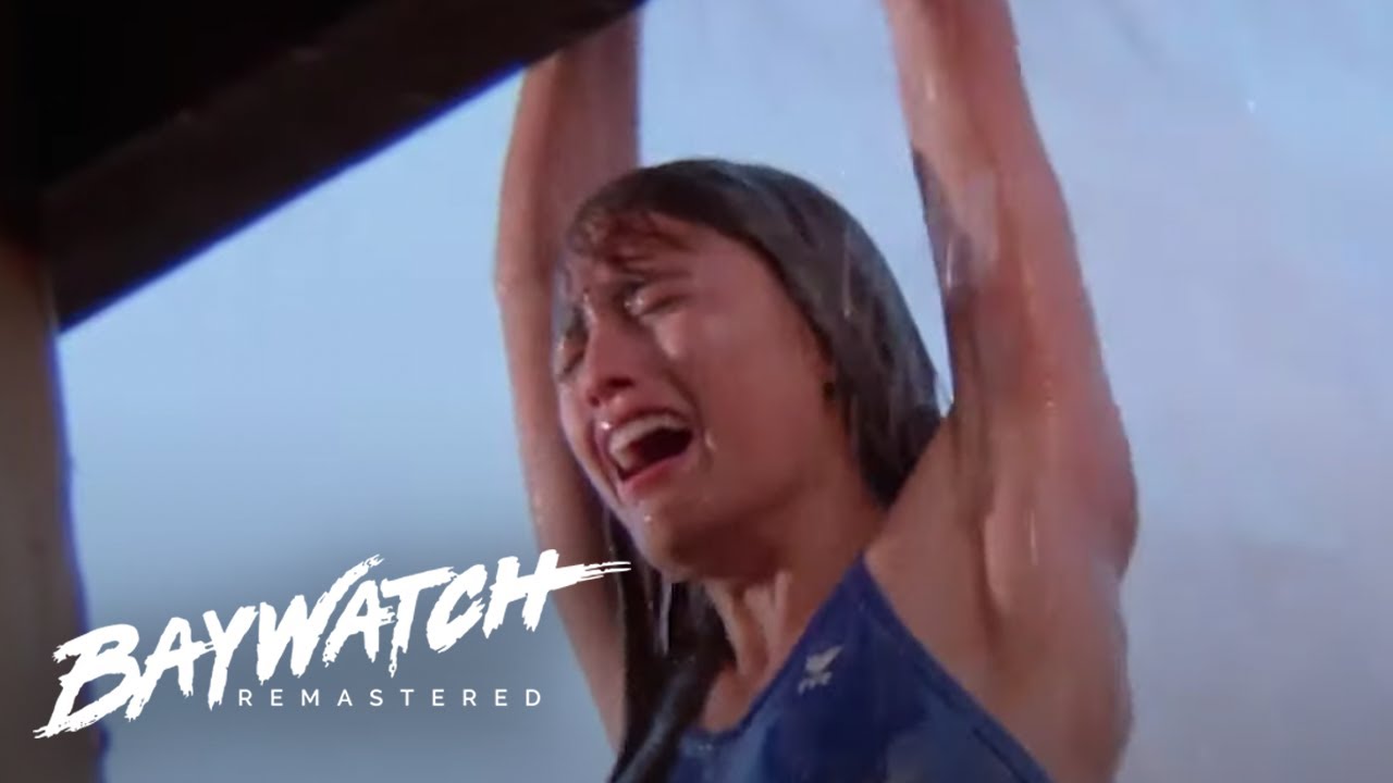 DISASTER UNFOLDS As Water Flume Ride Fails - Can She Hold On? Baywatch ...