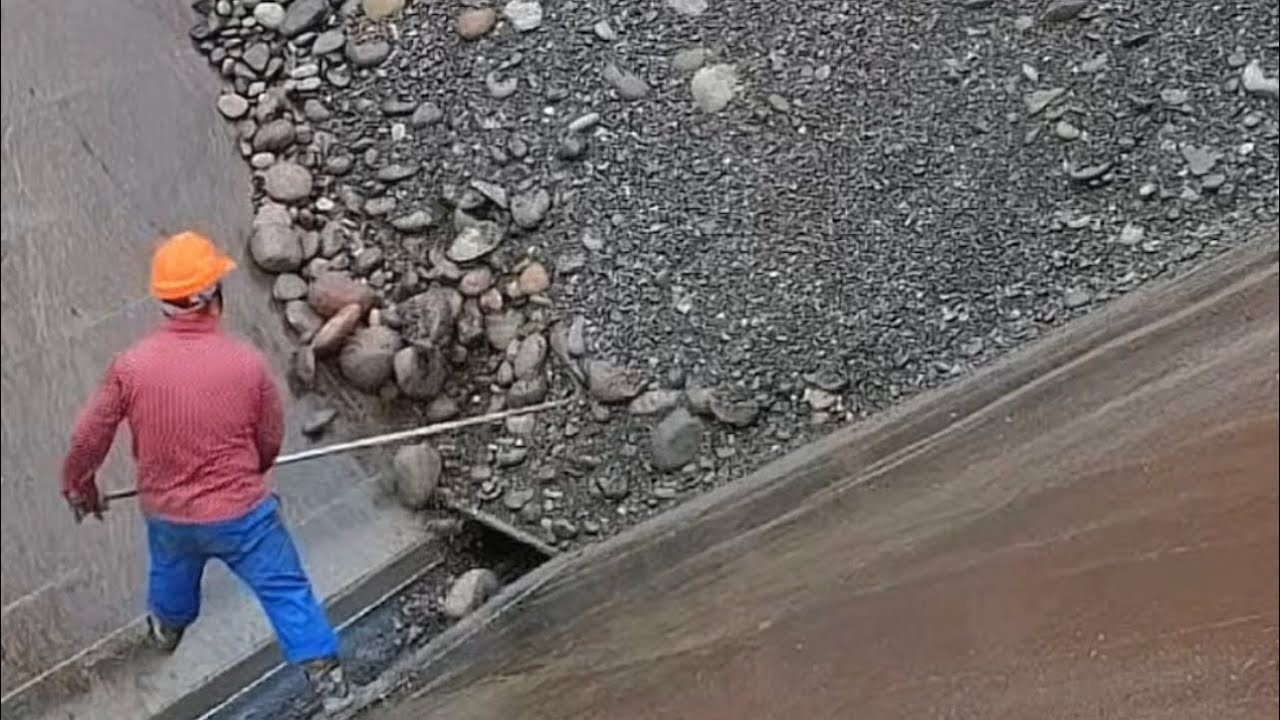 Barge unloading 3300 tons of large cobblestone part 3 - Satisfying ...