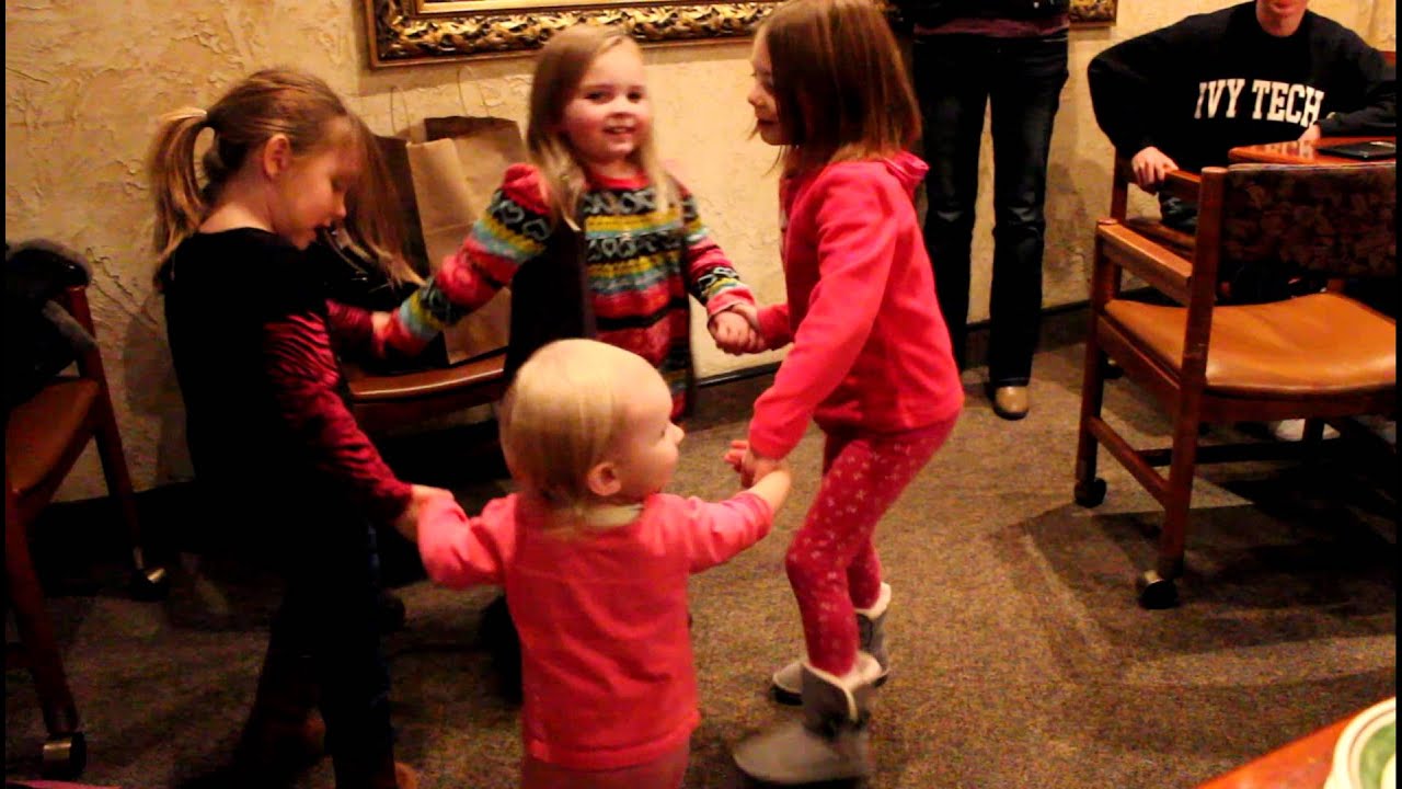 Noud girl's playing ring around the rosie - YouTube