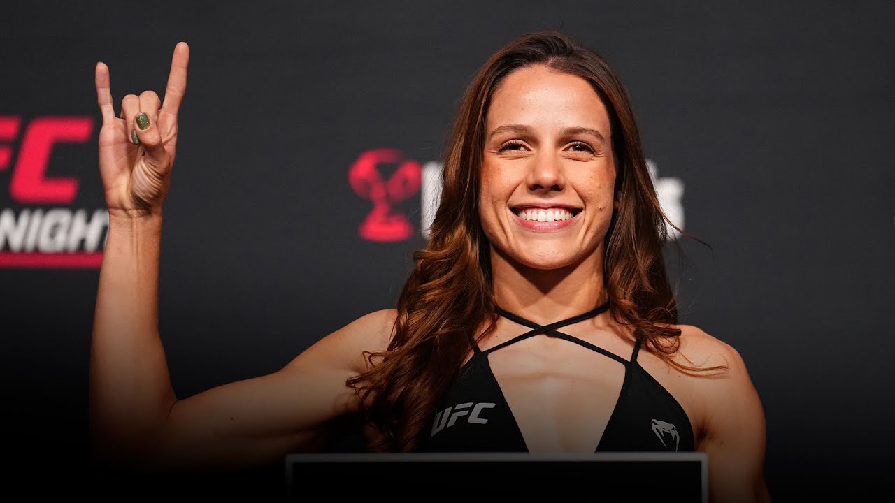 Conheça a história de Júlia Polastri | UFC Vegas 98 - YouTube
