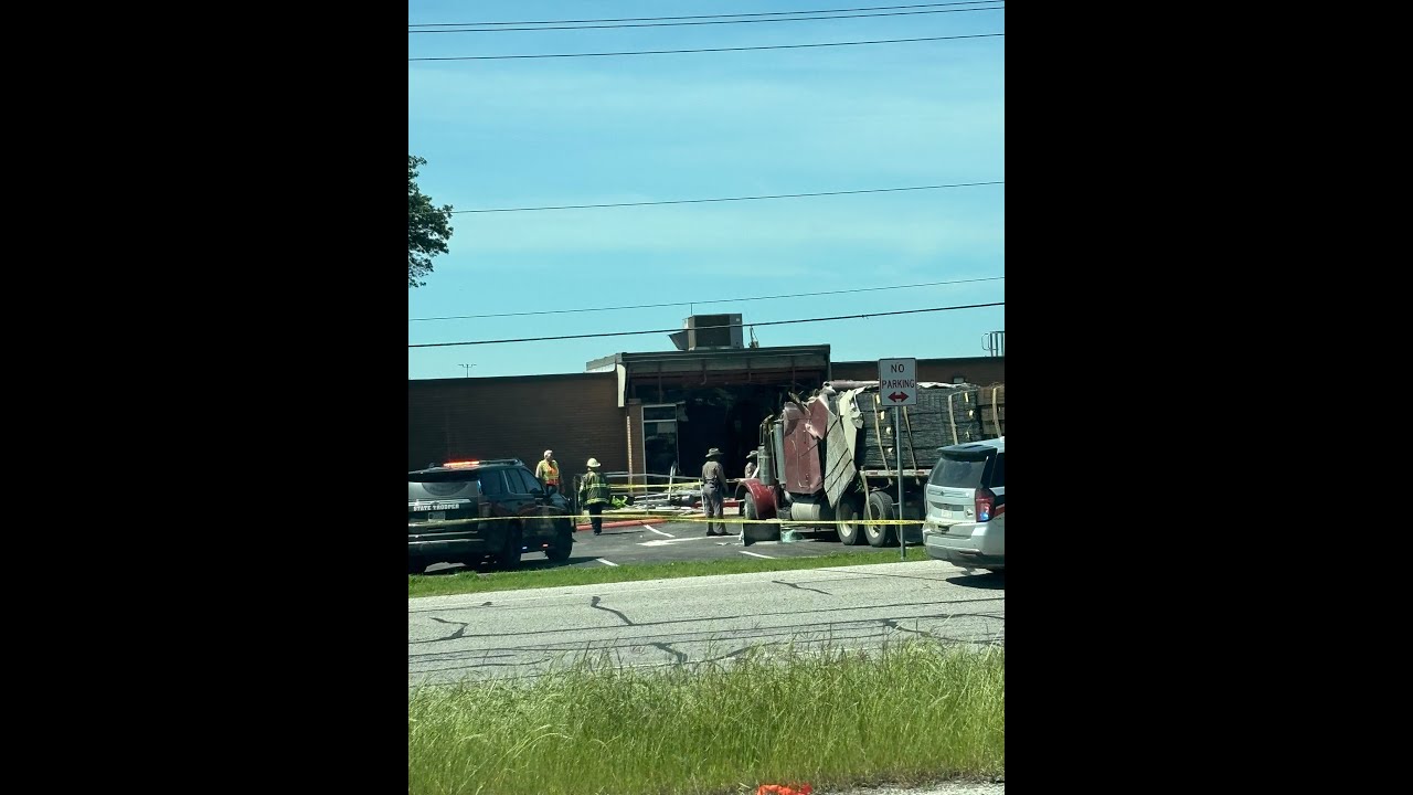 18-wheeler crashes into Brenham Texas DPS office, multiple people in ...