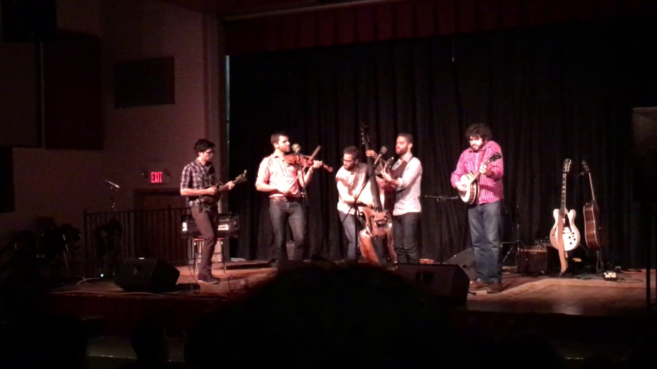 Bluegrass band heats up an icy Saturday night - YouTube