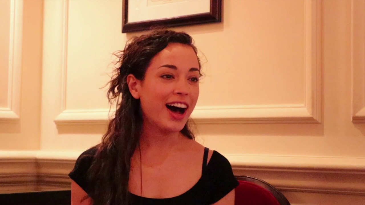 entrevista a Heather Engebretson - YouTube