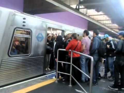 Crowded Metro Platform @ Sao Paulo - YouTube