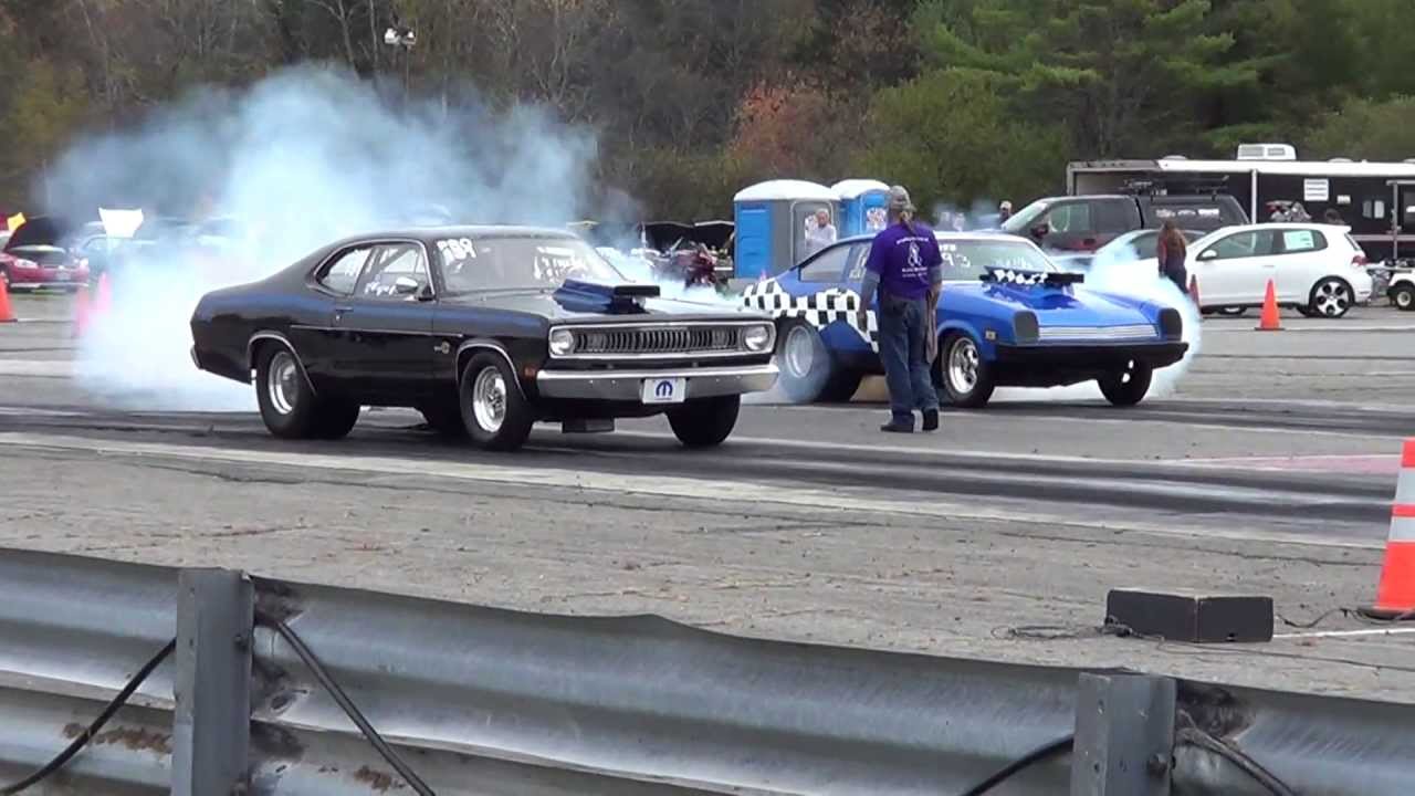 Small Block Chevy Vega VS Small Block Plymouth Duster 1/8 Mile Burnout ...