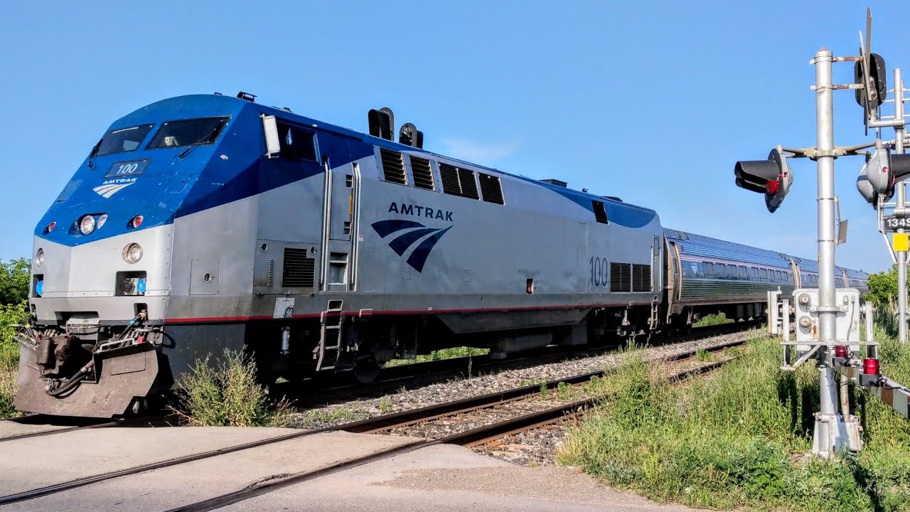 [4K] AMTK 100 leads Via 98/Amtrak 63 at 3rd street - YouTube