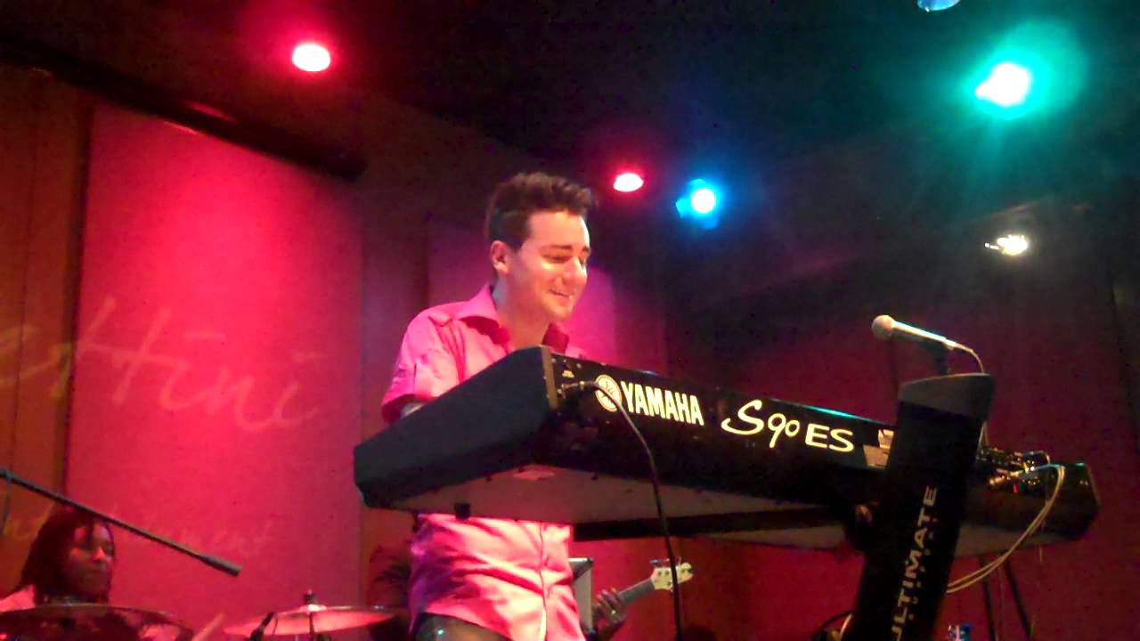 Jonathan Fritzen performs a New Song live at Spaghettini - YouTube