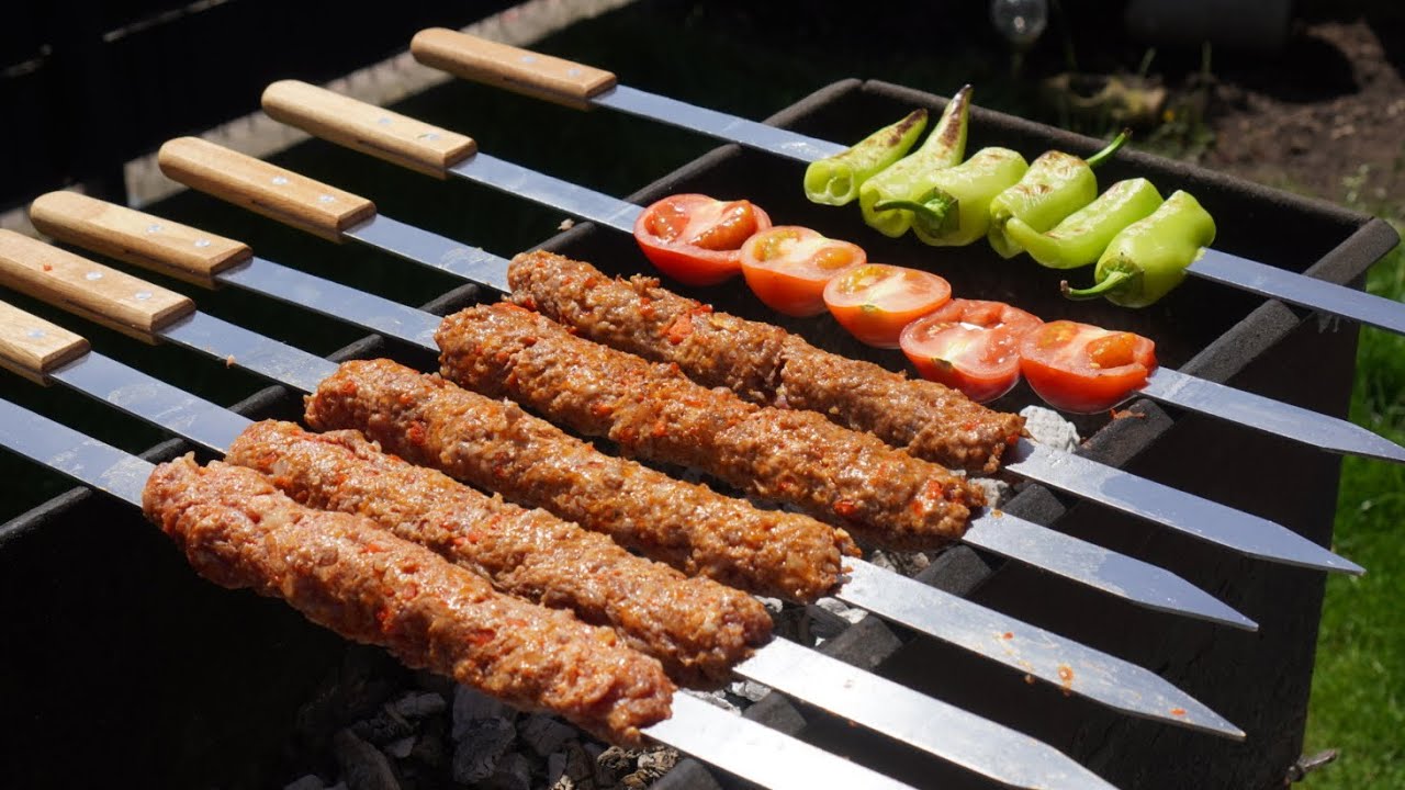 DIESE ZUTAT BRAUCHST DU FÜR PERFEKTES ADANA KEBAP ! - YouTube
