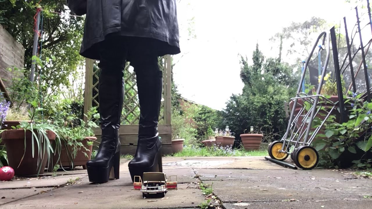 Sexy boots car crush 2 - YouTube