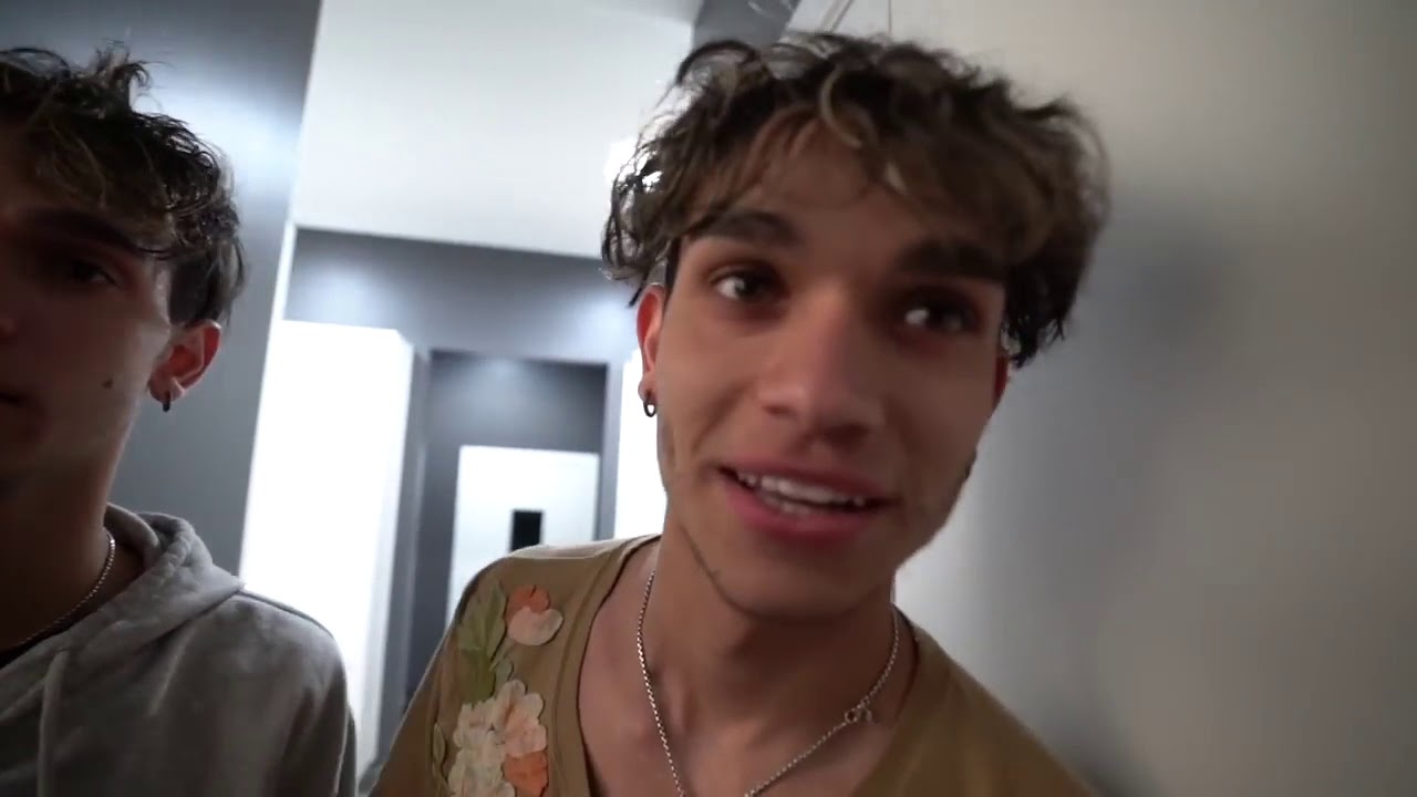 Dobre Brothers What Is Growing On My Girlfriends Back Youtube