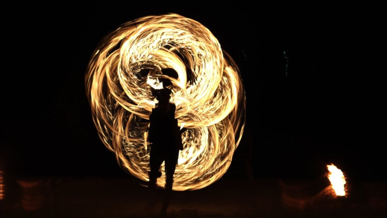 (MUST GO) 泰國蘇梅島必去海灘火花表演 / 直接在你臉上玩火！ Amazing fire work show in Koh Samui ...