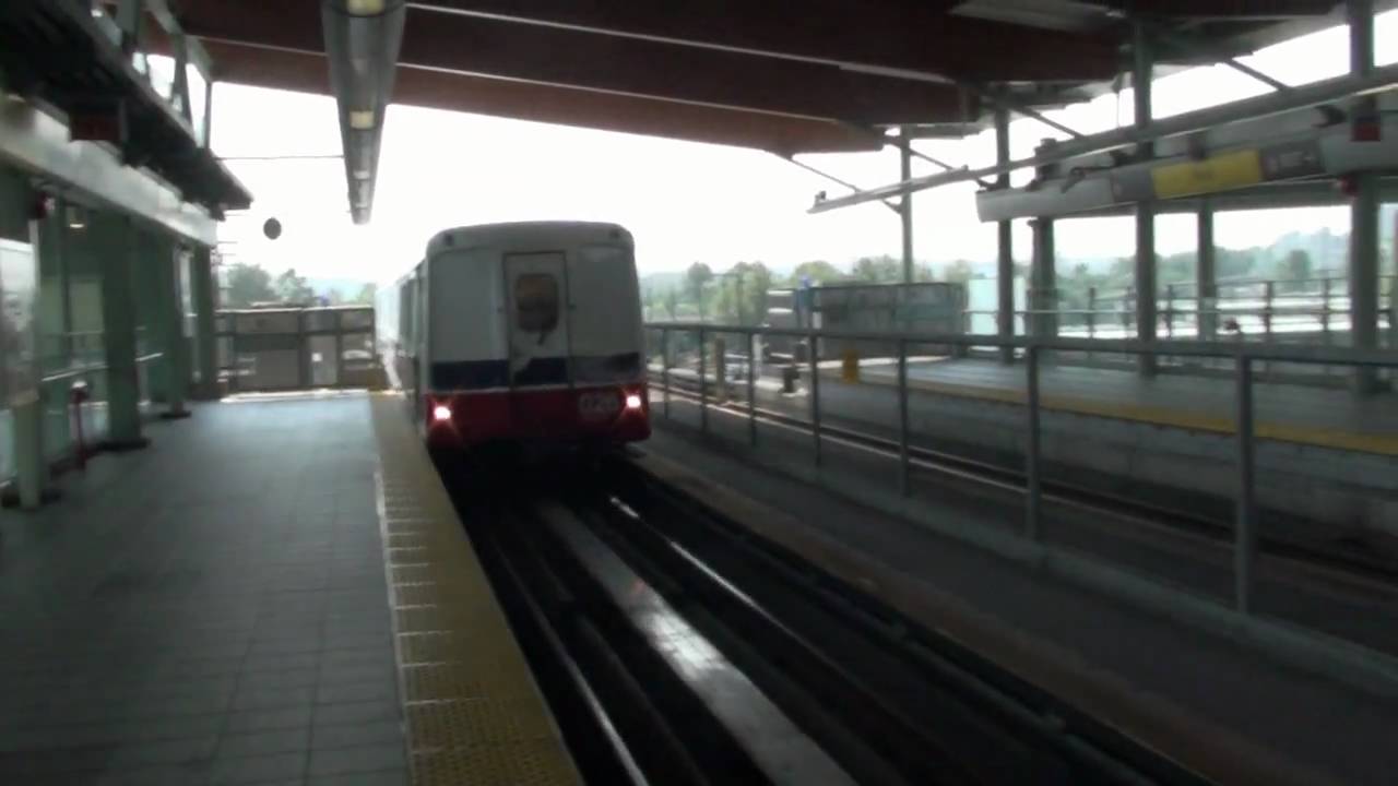 MkI SkyTrain arrives at then departs Braid Station - YouTube