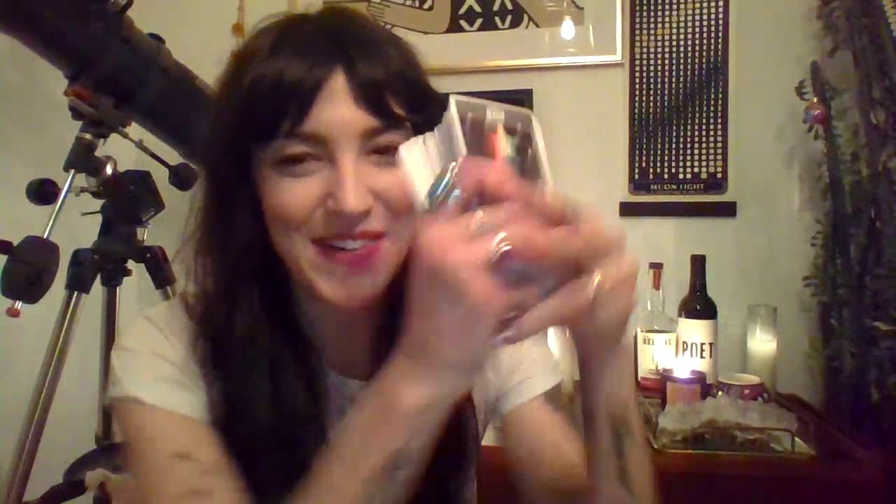 Psychic Sarah Tarot Reading - YouTube