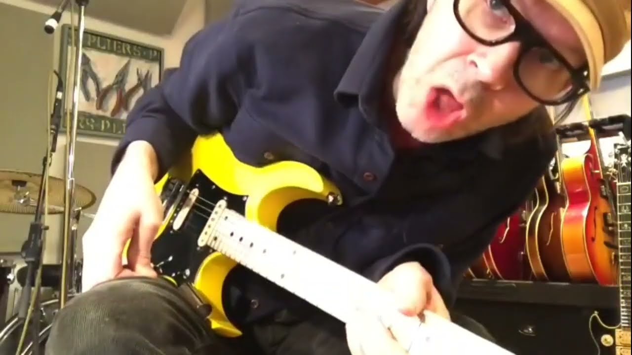 paul gilbert - amazing scale guitar alternative picking - YouTube