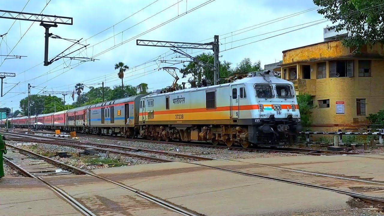 14006 lichchavi express runs from Anand Vihar Trm to Sitamarhi Jn ...
