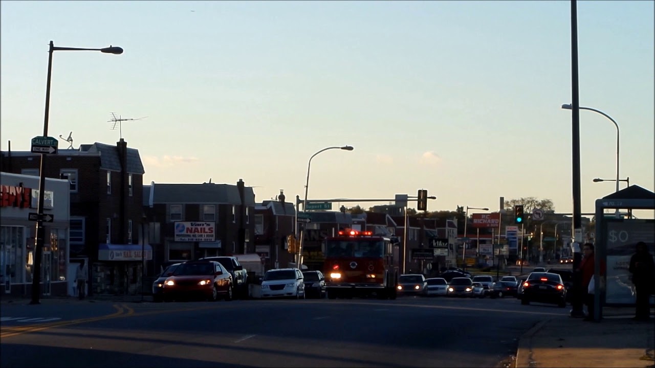 PFD OLD Engine 904 Responding Screaming the Pa300 and Horn - YouTube