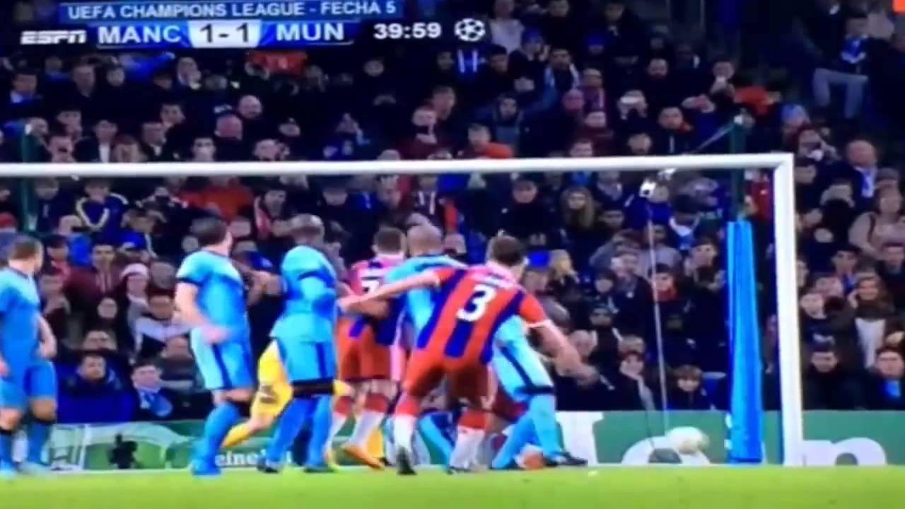 Xabi Alonso free Kick Vs Manchester City [HD\ - YouTube