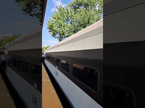 Raritan Bound NJT Comet IV train entering and leaving Roselle Park ...