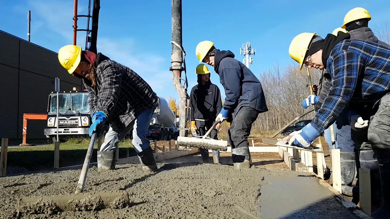 Coulée de béton CFP Neufchatel 2018 - YouTube