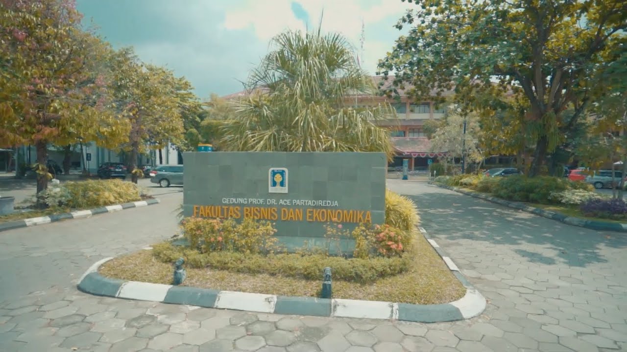 FBE UII Menyambut Mahasiswa Baru tahun 2022 - YouTube
