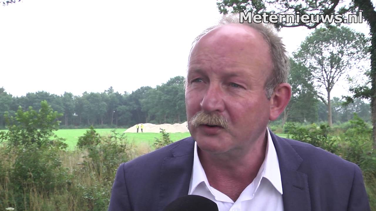 Bom van Roden de lucht in - YouTube