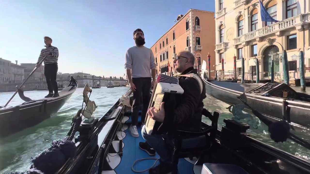 Gondola Ride POV Venice with Musicians- Accordion & Singer Italy # ...