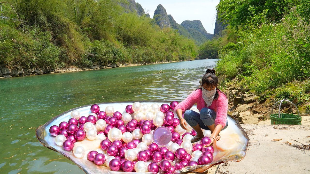 Unbelievable, I found a beautiful purple pearl in the ugly clam! Queen ...
