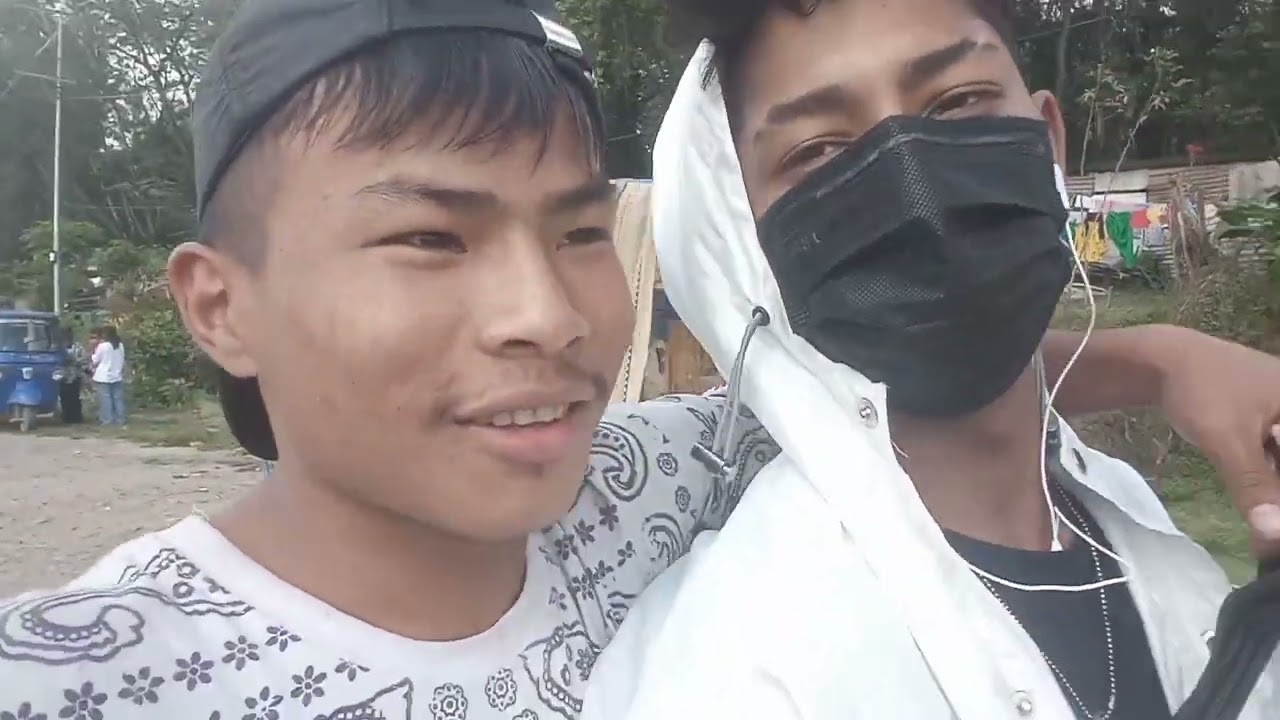 Sathu horu sanga ghumna jadoe 😏😏🤘 ️ ️🤣anee ramailo handoe bato bato ma ...