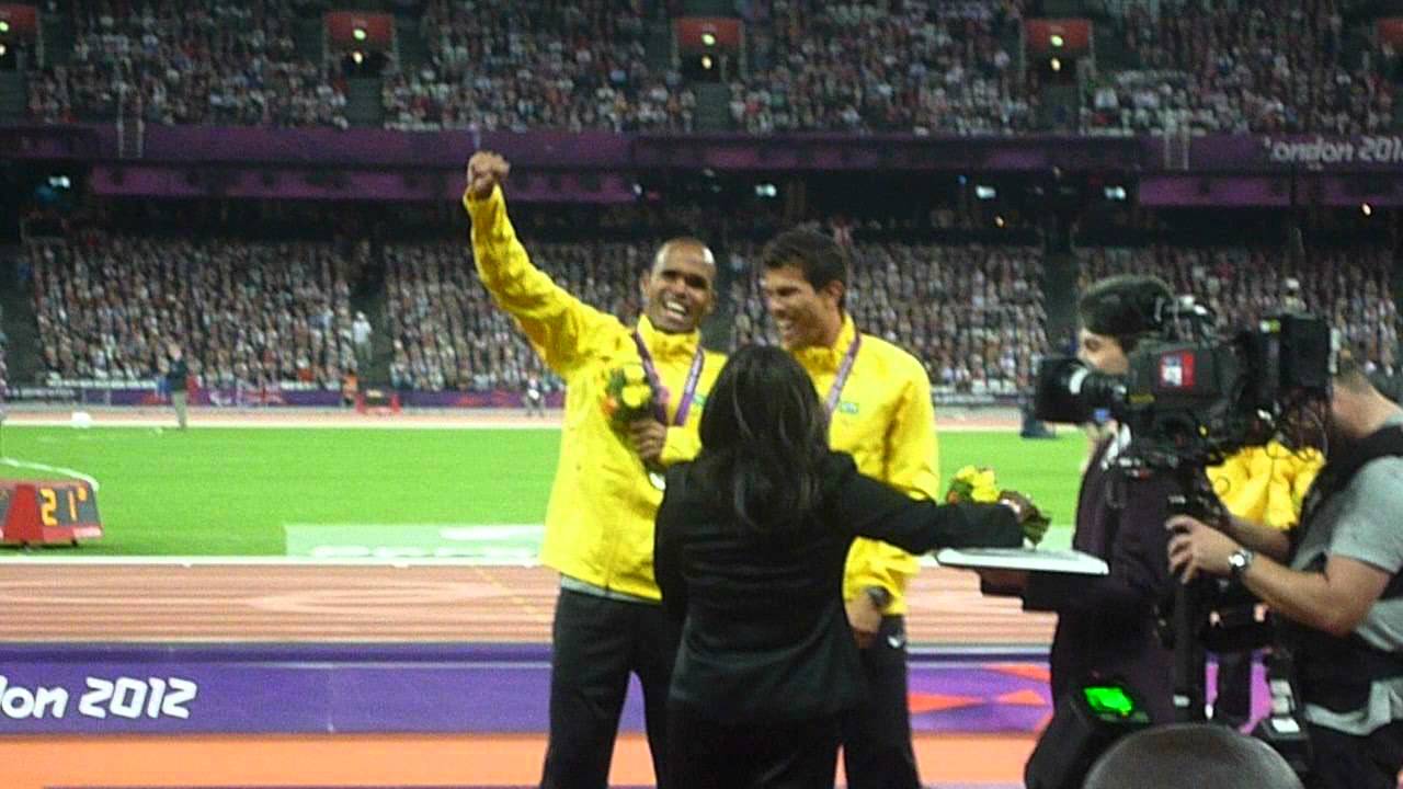 Brazilian Paralympic sprinter produces best medal ceremony celebration ...