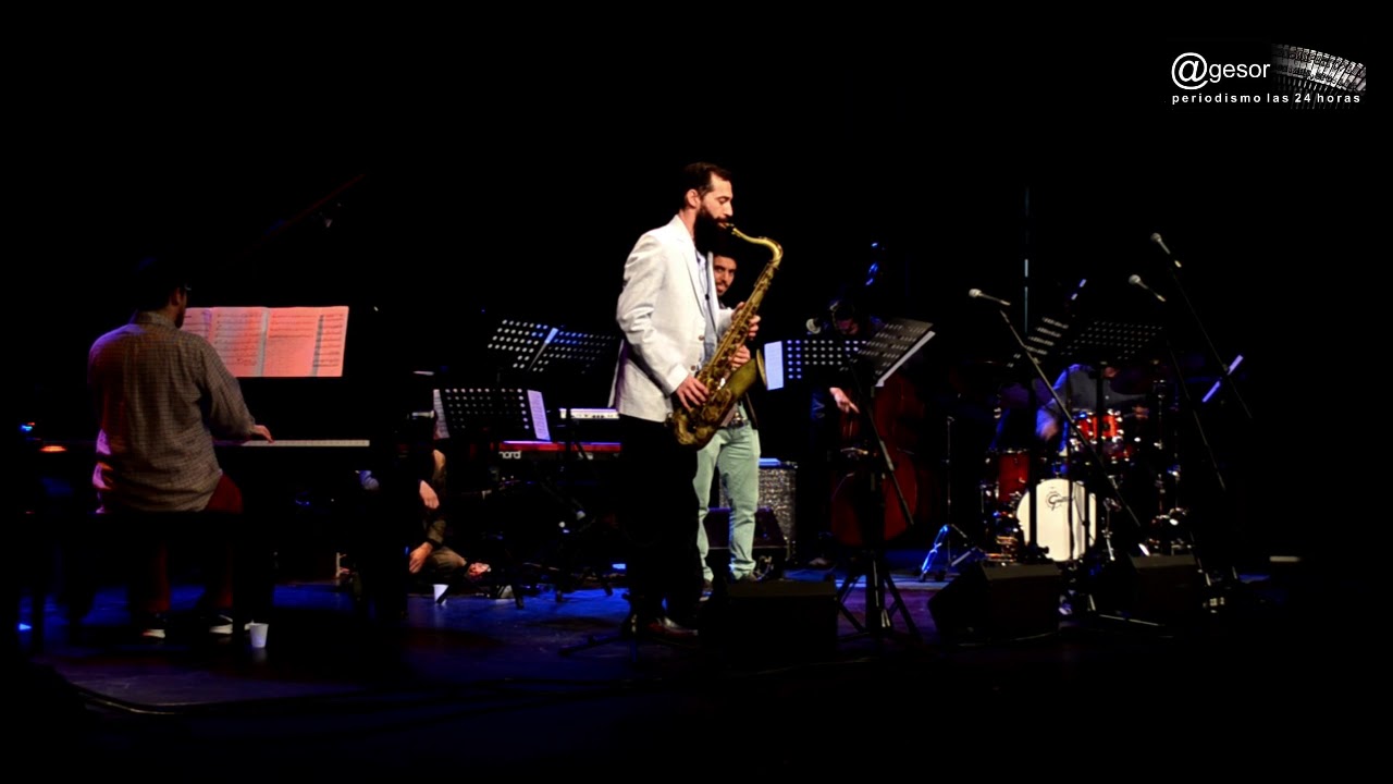 Alan Ferber - Teatro 28 de Febrero - YouTube