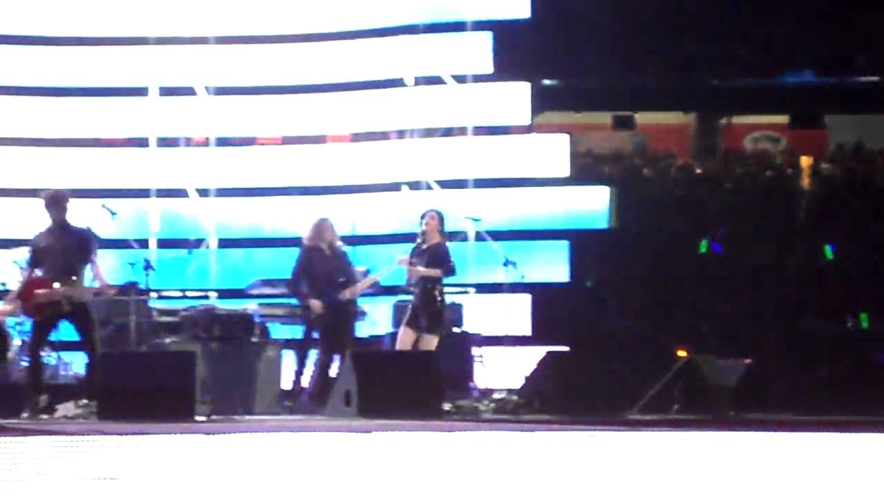 Selena Gomez Houston Rodeo March 21st 2010 - YouTube