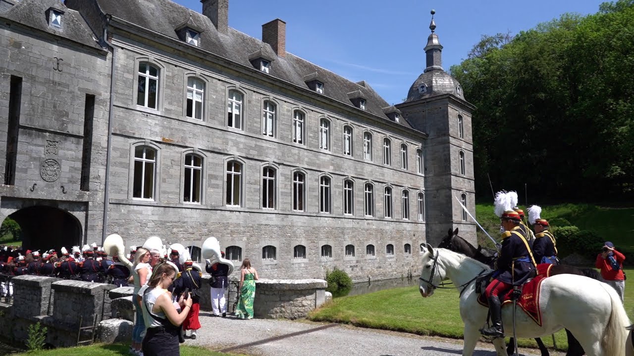 Marche Sainte Rolende de Gerpinnes 2023 - Acoz - Arrivée au château ...