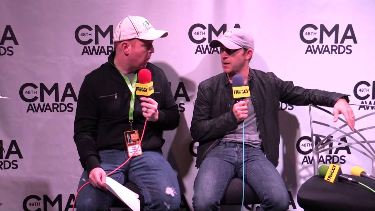 Justin Moore at the CMA Awards with Froggy - 2014 - YouTube