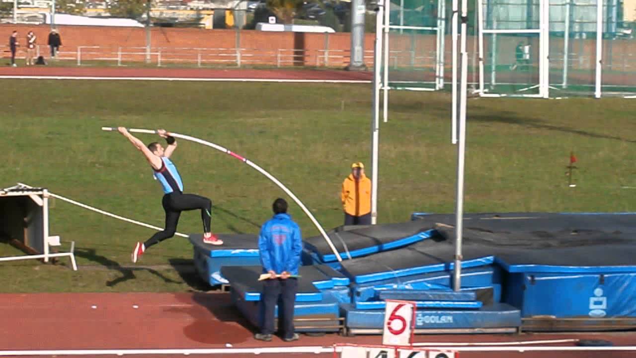 David Gómez Salto con pértiga 12 apoyos 4.41m 2ª jornada de invierno en ...