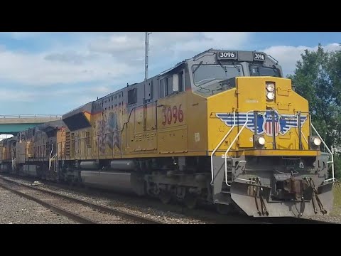 UP SD70AH-T4 3096 Leading CSX Q206 through Effingham, IL - YouTube