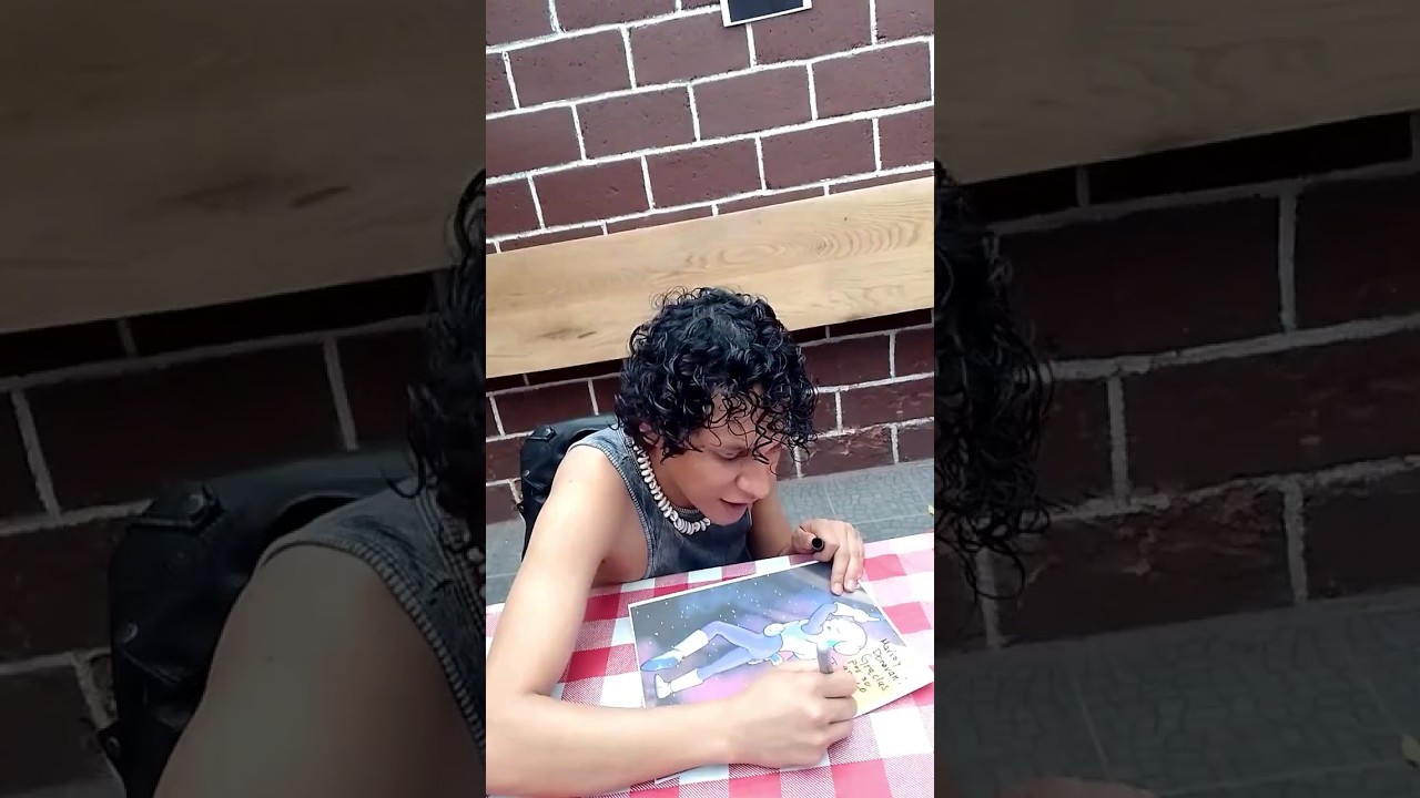 Bruno Coronel (voz de Near "N" en Death Note) firmándonos #doblaje #deathnote - YouTube