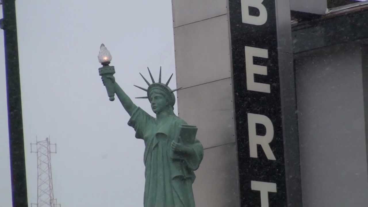 A Statue Of Liberty On Chicago's Northwest Side - YouTube