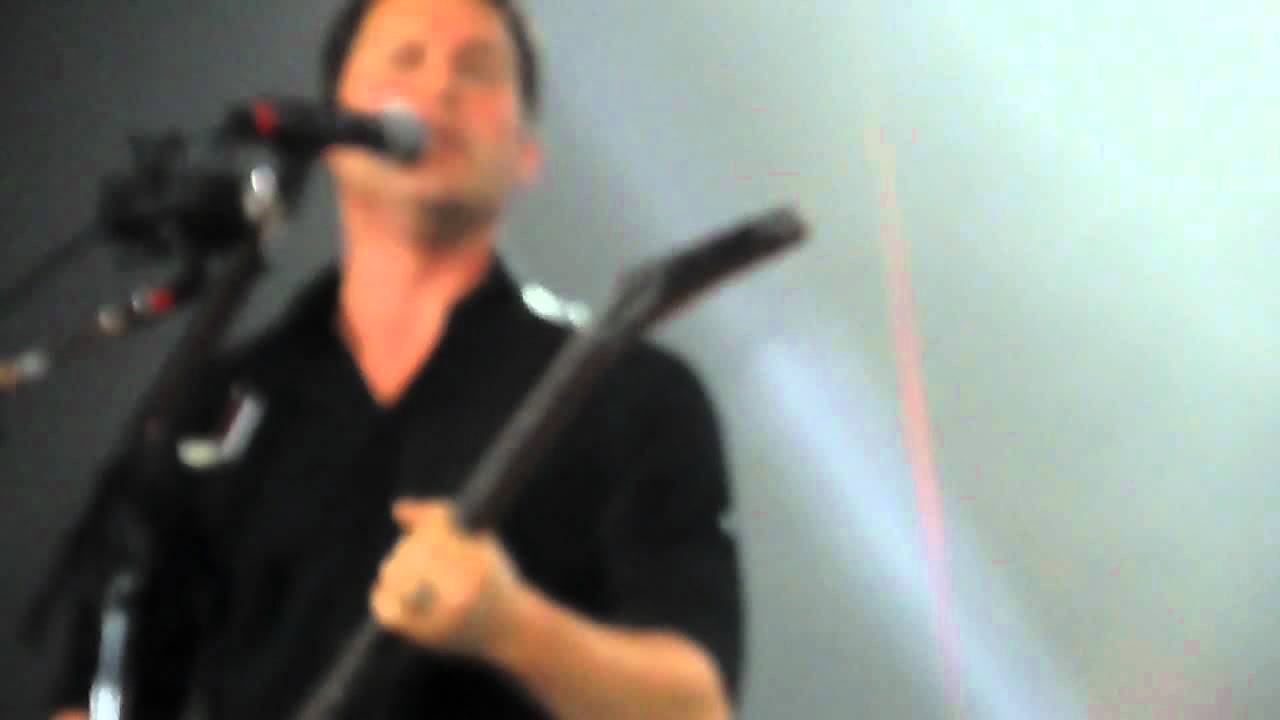 Mike Kroeger of Nickelback singing (somewhat) in Sheffield - YouTube